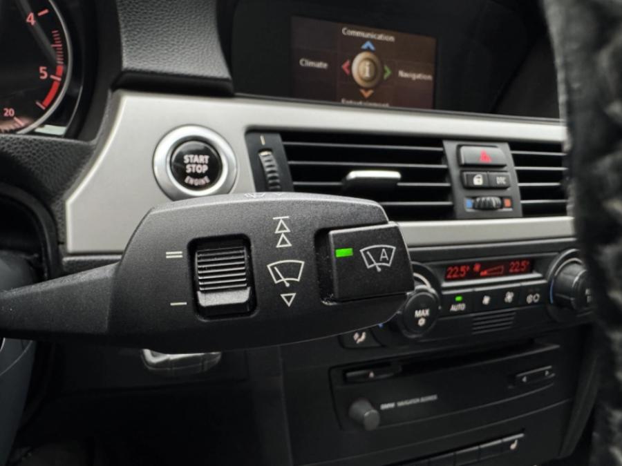 Melns BMW 320 2005 Rīga, ar dzinēja tilpumu 2.00 L un nobraukumu 379 tūkst. km par 3990 €, foto 22 vietnē AUTOMOTO.COM.LV