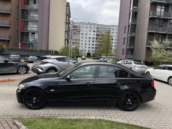 Black BMW 320 2005 in Riga, with an engine capacity of 2.00 L and mileage of 379 thousand km for 3990 €, photo 3 on AUTOMOTO.COM.LV