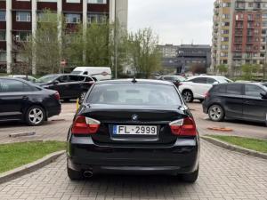 Black BMW 320 2005 in Riga, with an engine capacity of 2.00 L and mileage of 379 thousand km for 3990 €, photo 5 on AUTOMOTO.COM.LV