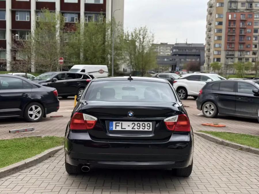 Black BMW 320 2005 in Riga, with an engine capacity of 2.00 L and mileage of 379 thousand km for 3990 €, photo 5 on AUTOMOTO.COM.LV