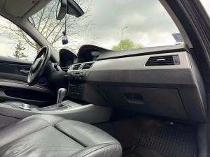 Black BMW 320 2005 in Riga, with an engine capacity of 2.00 L and mileage of 379 thousand km for 3990 €, photo 10 on AUTOMOTO.COM.LV