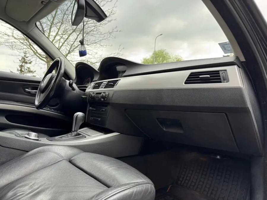 Black BMW 320 2005 in Riga, with an engine capacity of 2.00 L and mileage of 379 thousand km for 3990 €, photo 10 on AUTOMOTO.COM.LV