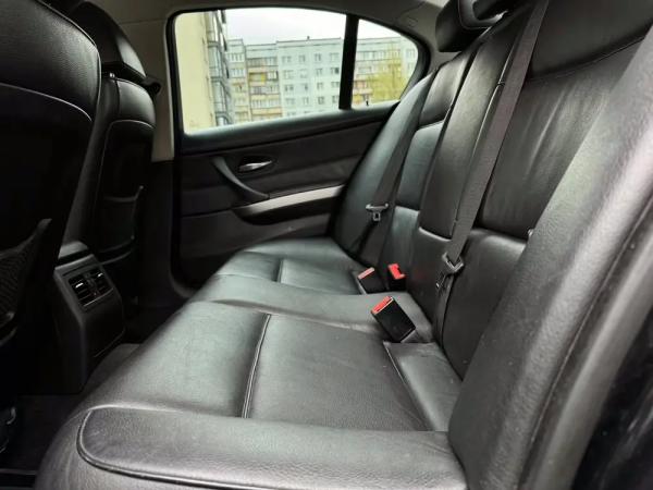 Black BMW 320 2005 in Riga, with an engine capacity of 2.00 L and mileage of 379 thousand km for 3990 €, photo 10 on AUTOMOTO.COM.LV