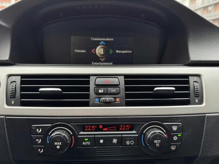 Black BMW 320 2005 in Riga, with an engine capacity of 2.00 L and mileage of 379 thousand km for 3990 €, photo 12 on AUTOMOTO.COM.LV