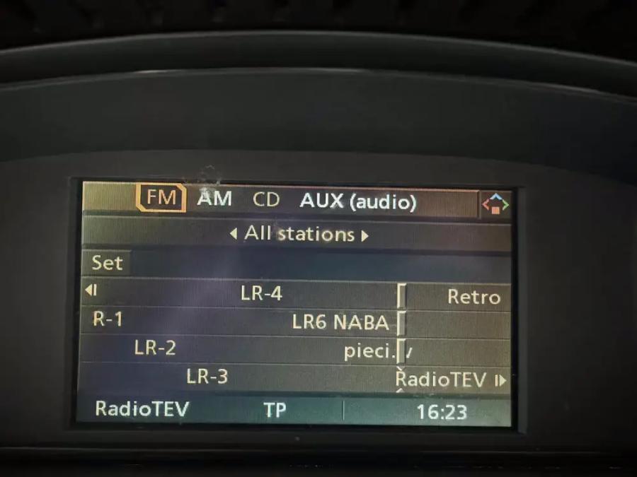 Black BMW 320 2005 in Riga, with an engine capacity of 2.00 L and mileage of 379 thousand km for 3990 €, photo 14 on AUTOMOTO.COM.LV