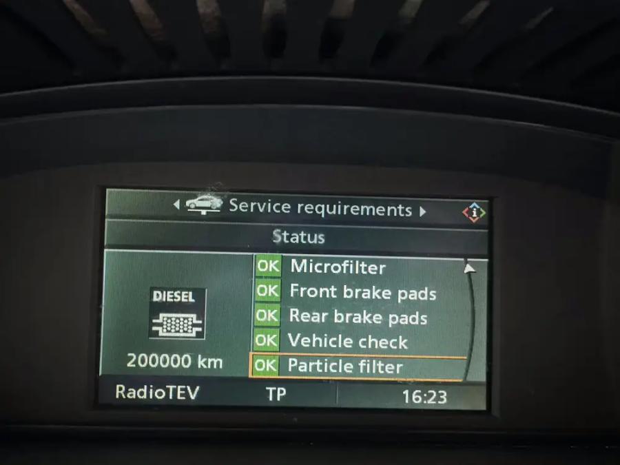 Black BMW 320 2005 in Riga, with an engine capacity of 2.00 L and mileage of 379 thousand km for 3990 €, photo 15 on AUTOMOTO.COM.LV