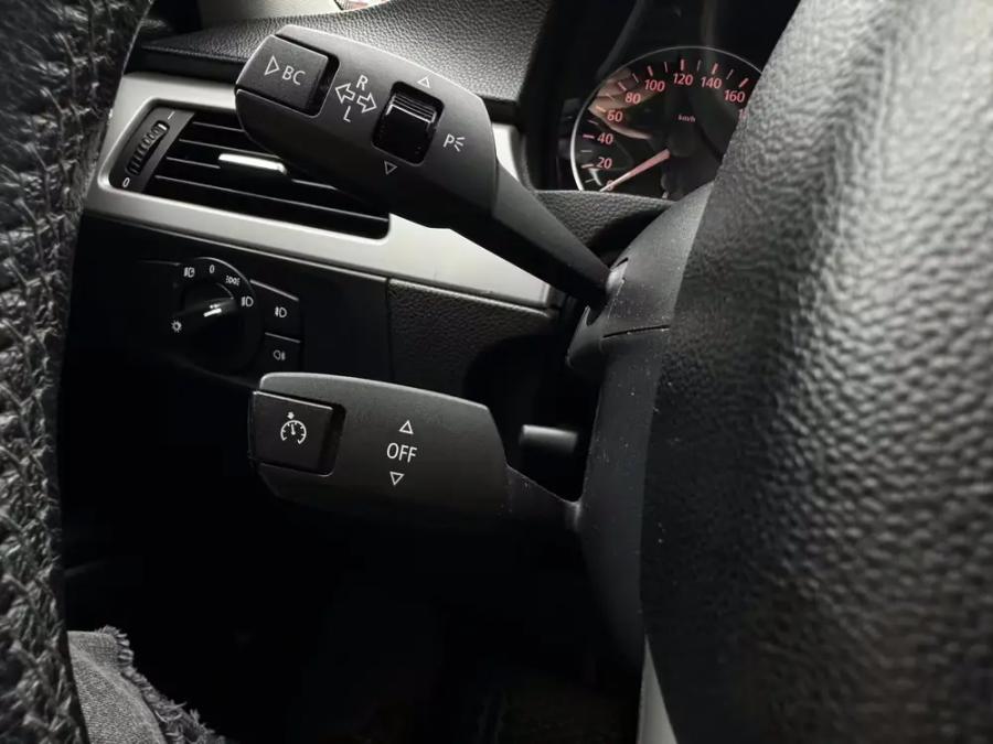 Black BMW 320 2005 in Riga, with an engine capacity of 2.00 L and mileage of 379 thousand km for 3990 €, photo 21 on AUTOMOTO.COM.LV