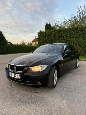 Black BMW 320 2005 in Riga, with an engine capacity of 2.00 L and mileage of 318 thousand km for 3400 €, photo  on AUTOMOTO.COM.LV
