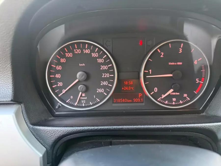 Черный БМВ 320 2005 в Рига, объемом двигателя 2.00 л и пробегом 318 тыс. км за 3400 €, фото 13 на AUTOMOTO.COM.LV