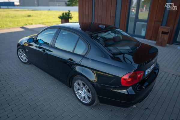 Black BMW 320 2005 in Kaunas, with an engine capacity of 2.00 L and mileage of 349 thousand km for 4250 €, photo 1 on AUTOMOTO.COM.LV