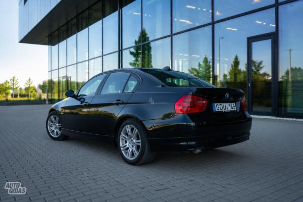 Black BMW 320 2005 in Kaunas, with an engine capacity of 2.00 L and mileage of 349 thousand km for 4250 €, photo 4 on AUTOMOTO.COM.LV