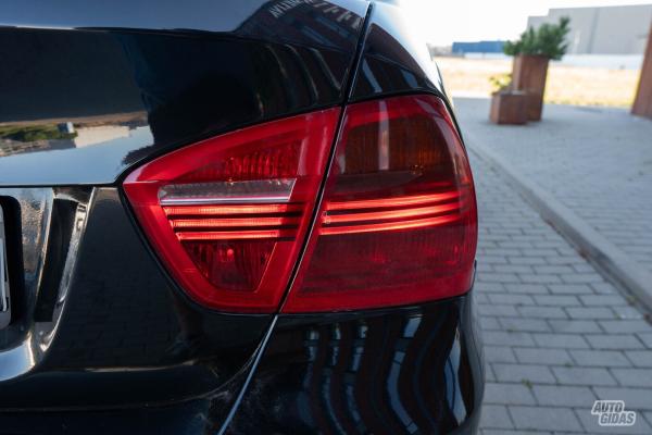 Black BMW 320 2005 in Kaunas, with an engine capacity of 2.00 L and mileage of 349 thousand km for 4250 €, photo 10 on AUTOMOTO.COM.LV