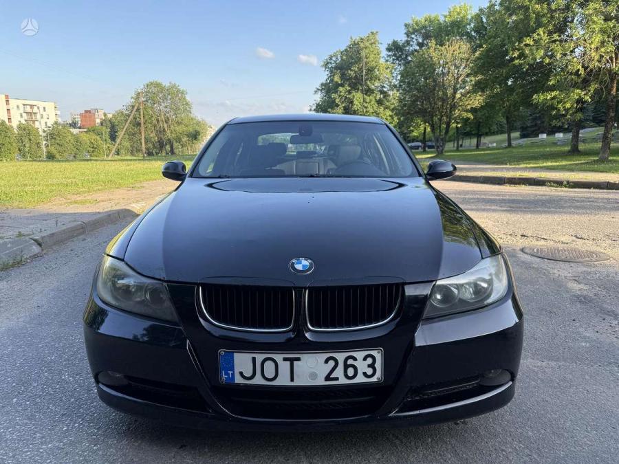 Black BMW 320 2005 in Vilnius, with an engine capacity of 2.00 L and mileage of 360 thousand km for 2399 €, photo 3 on AUTOMOTO.COM.LV