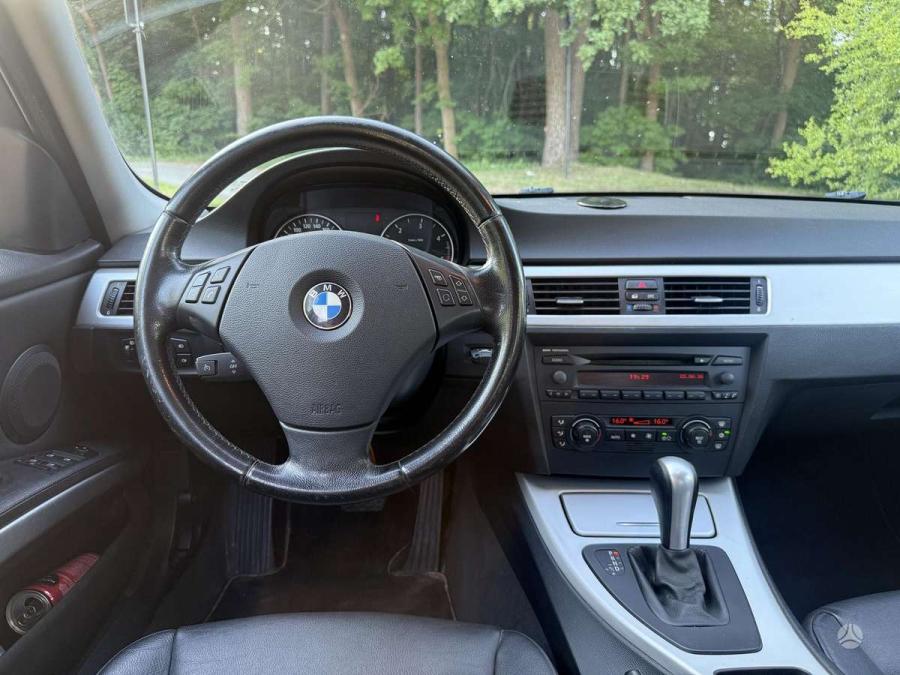 Black BMW 320 2005 in Vilnius, with an engine capacity of 2.00 L and mileage of 360 thousand km for 2399 €, photo 8 on AUTOMOTO.COM.LV