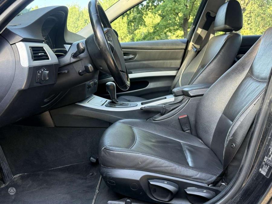 Black BMW 320 2005 in Vilnius, with an engine capacity of 2.00 L and mileage of 360 thousand km for 2399 €, photo 9 on AUTOMOTO.COM.LV