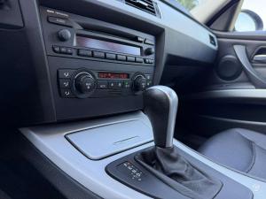 Black BMW 320 2005 in Vilnius, with an engine capacity of 2.00 L and mileage of 360 thousand km for 2399 €, photo 11 on AUTOMOTO.COM.LV