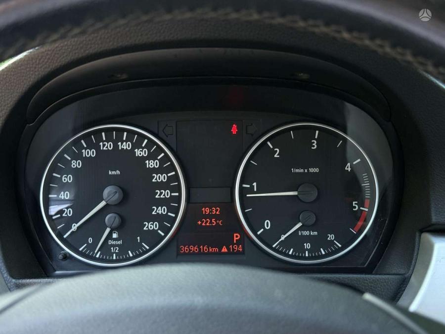 Black BMW 320 2005 in Vilnius, with an engine capacity of 2.00 L and mileage of 360 thousand km for 2399 €, photo 12 on AUTOMOTO.COM.LV