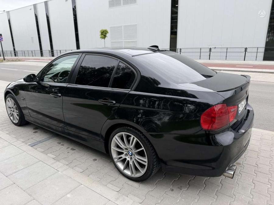 Melns BMW 320 2005 Viļņa, ar dzinēja tilpumu 2.00 L un nobraukumu 420 tūkst. km par 3999 €, foto 10 vietnē AUTOMOTO.COM.LV