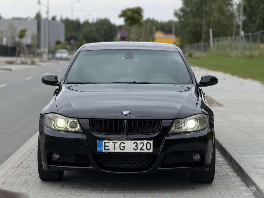 Melns BMW 320 2005 Viļņa, ar dzinēja tilpumu 2.00 L un nobraukumu 420 tūkst. km par 3999 €, foto 15 vietnē AUTOMOTO.COM.LV