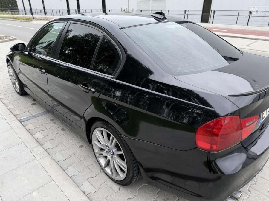 Melns BMW 320 2005 Viļņa, ar dzinēja tilpumu 2.00 L un nobraukumu 420 tūkst. km par 3999 €, foto 22 vietnē AUTOMOTO.COM.LV