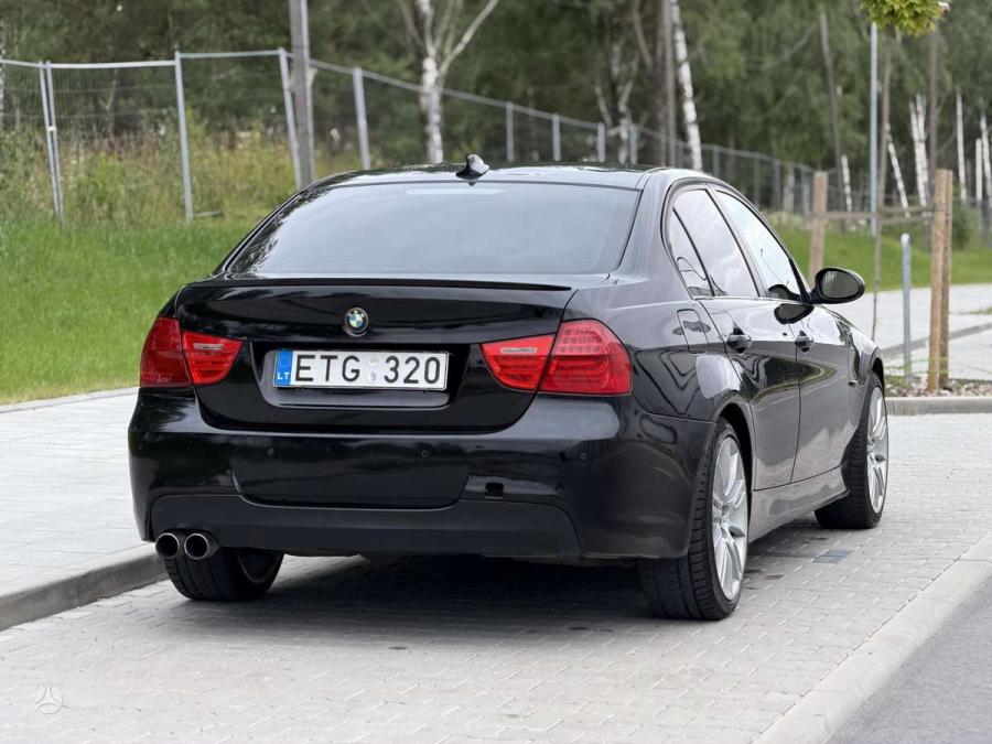 Melns BMW 320 2005 Viļņa, ar dzinēja tilpumu 2.00 L un nobraukumu 420 tūkst. km par 3999 €, foto 24 vietnē AUTOMOTO.COM.LV