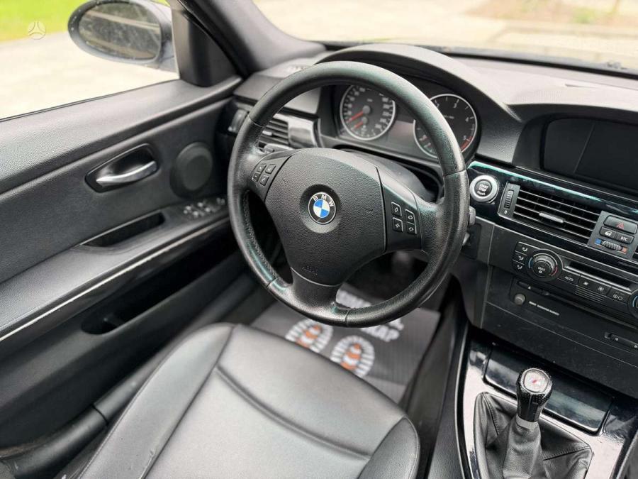 Melns BMW 320 2005 Viļņa, ar dzinēja tilpumu 2.00 L un nobraukumu 420 tūkst. km par 3999 €, foto 28 vietnē AUTOMOTO.COM.LV