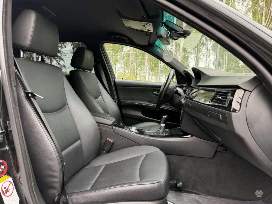 Melns BMW 320 2005 Viļņa, ar dzinēja tilpumu 2.00 L un nobraukumu 420 tūkst. km par 3999 €, foto 32 vietnē AUTOMOTO.COM.LV