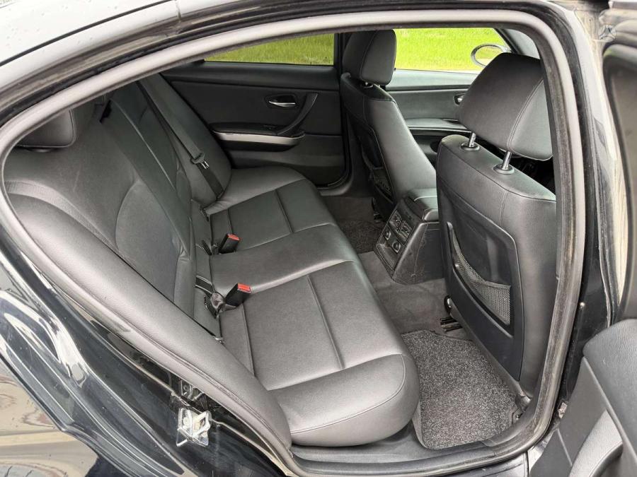 Melns BMW 320 2005 Viļņa, ar dzinēja tilpumu 2.00 L un nobraukumu 420 tūkst. km par 3999 €, foto 35 vietnē AUTOMOTO.COM.LV