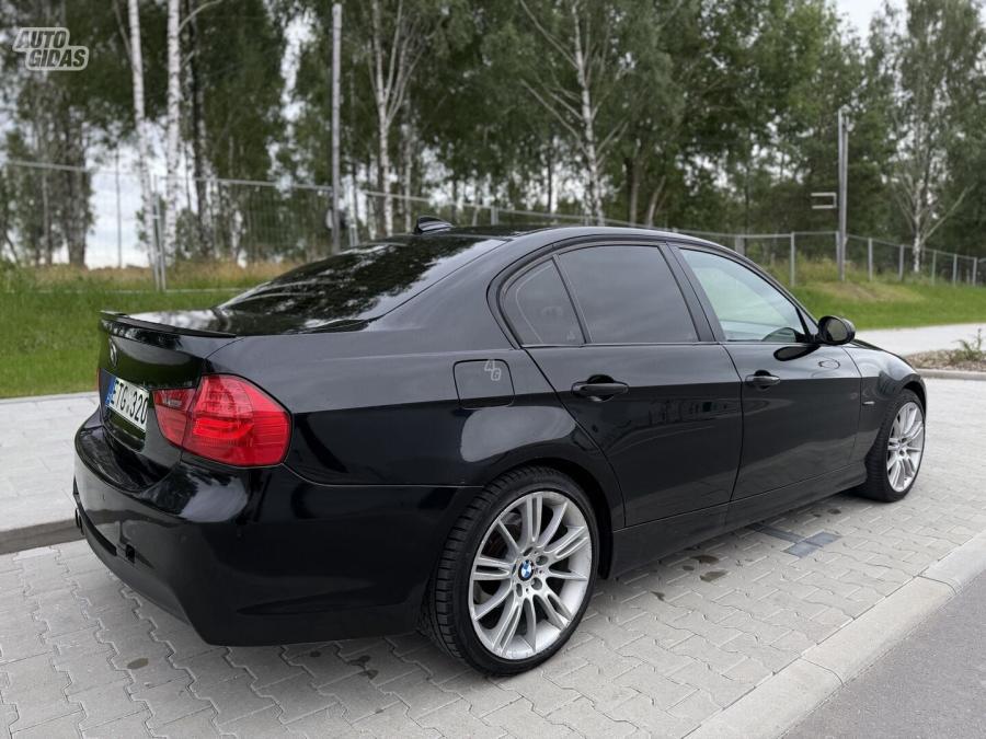 Melns BMW 320 2005 Viļņa, ar dzinēja tilpumu 2.00 L un nobraukumu 420 tūkst. km par 3650 €, foto 3 vietnē AUTOMOTO.COM.LV