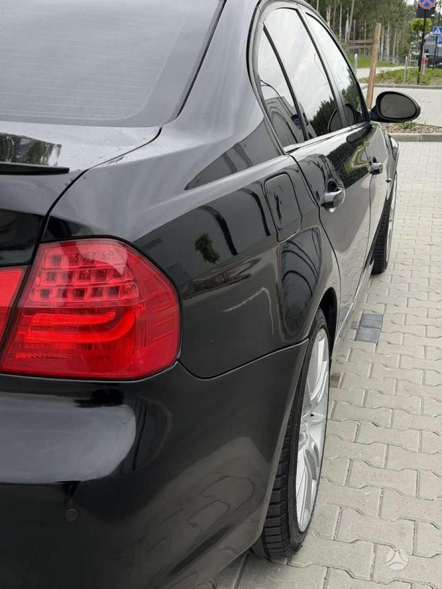 Melns BMW 320 2005 Viļņa, ar dzinēja tilpumu 2.00 L un nobraukumu 420 tūkst. km par 3450 €, foto 21 vietnē AUTOMOTO.COM.LV