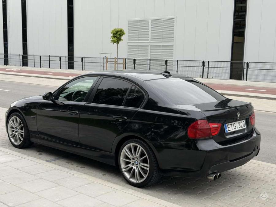Melns BMW 320 2005 Viļņa, ar dzinēja tilpumu 2.00 L un nobraukumu 420 tūkst. km par 3450 €, foto 24 vietnē AUTOMOTO.COM.LV