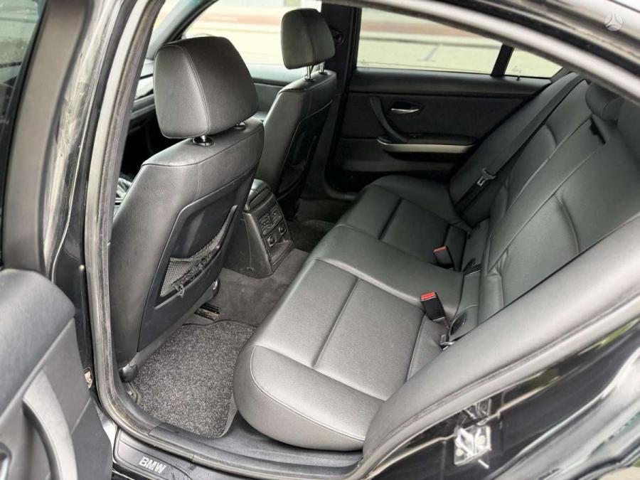 Melns BMW 320 2005 Viļņa, ar dzinēja tilpumu 2.00 L un nobraukumu 420 tūkst. km par 3450 €, foto 37 vietnē AUTOMOTO.COM.LV