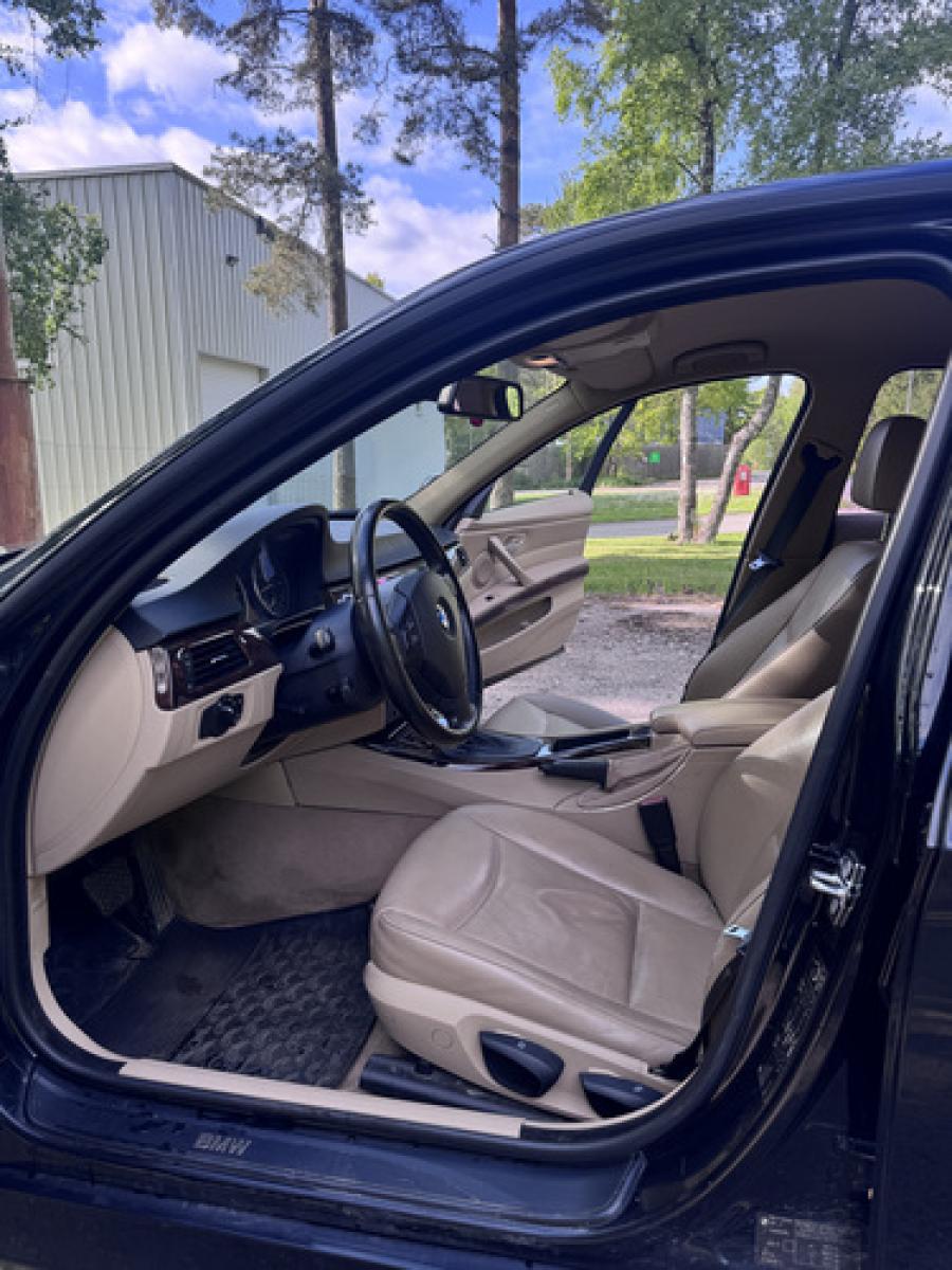 Melns BMW 320 2005 Tallina, ar dzinēja tilpumu 2.00 L un nobraukumu 213 tūkst. km par 4250 €, foto 13 vietnē AUTOMOTO.COM.LV