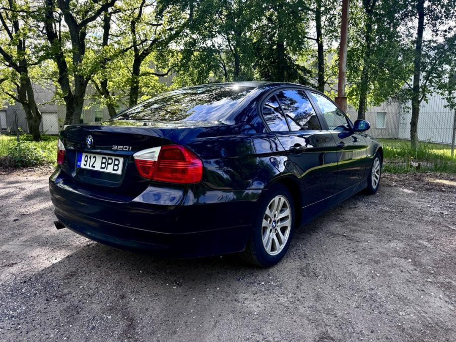 Melns BMW 320 2005 Tallina, ar dzinēja tilpumu 2.00 L un nobraukumu 213 tūkst. km par 4250 €, foto 20 vietnē AUTOMOTO.COM.LV