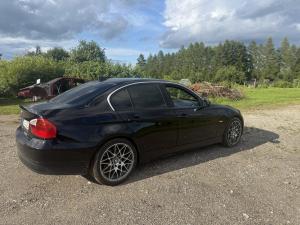 Melns BMW 320 2005 Tartu, ar dzinēja tilpumu 0.00 L un nobraukumu 325 tūkst. km par 2700 €, foto 13 vietnē AUTOMOTO.COM.LV