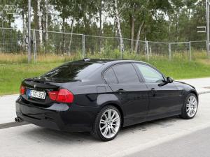 Black BMW 320 2005 in Vilnius, with an engine capacity of 2.00 L and mileage of 400 thousand km for 3299 €, photo 4 on AUTOMOTO.COM.LV