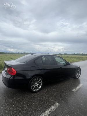 Black BMW 320 2005 in Utena, with an engine capacity of 2.00 L and mileage of 260 thousand km for 4500 €, photo 4 on AUTOMOTO.COM.LV