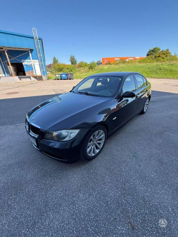 Black BMW 320 2005 in Vilnius, with an engine capacity of 0.00 L and mileage of 290 thousand km for 3100 €, photo 1 on AUTOMOTO.COM.LV