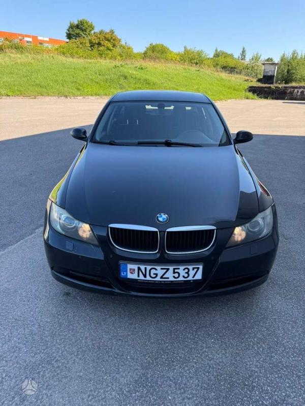 Black BMW 320 2005 in Vilnius, with an engine capacity of 0.00 L and mileage of 290 thousand km for 3100 €, photo 2 on AUTOMOTO.COM.LV