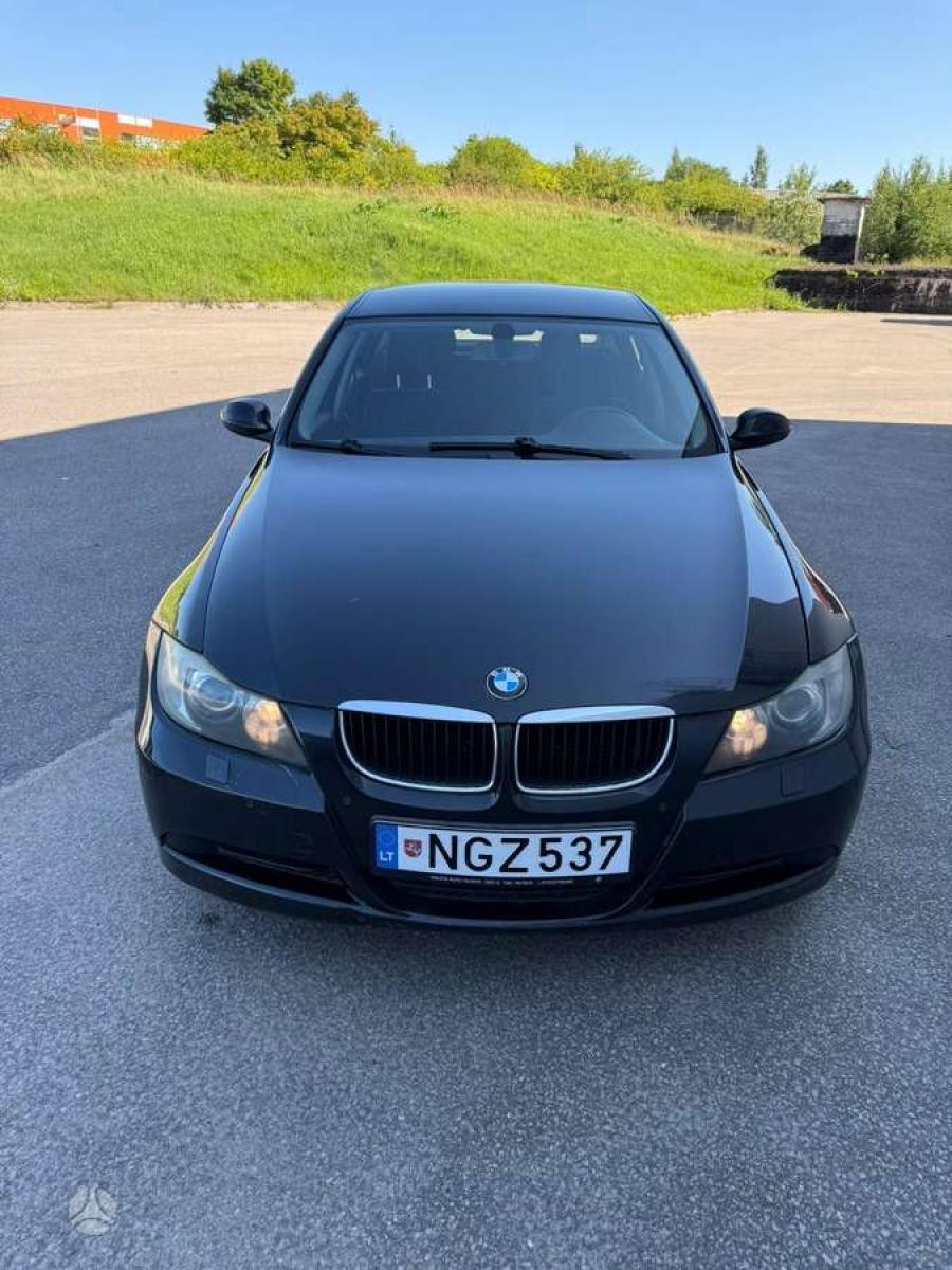 Black BMW 320 2005 in Vilnius, with an engine capacity of 0.00 L and mileage of 290 thousand km for 3100 €, photo 3 on AUTOMOTO.COM.LV