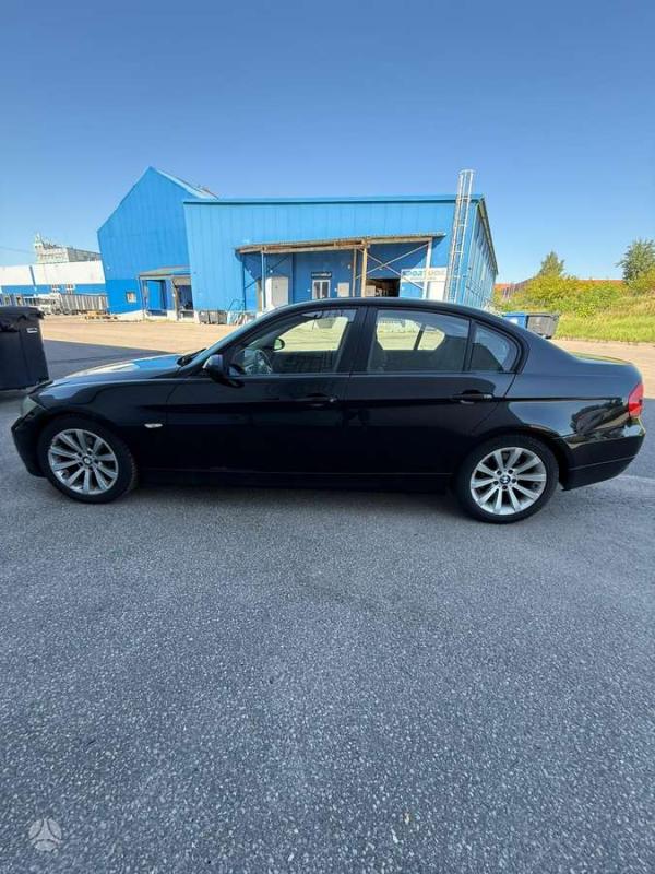 Black BMW 320 2005 in Vilnius, with an engine capacity of 0.00 L and mileage of 290 thousand km for 3100 €, photo 3 on AUTOMOTO.COM.LV