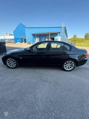Black BMW 320 2005 in Vilnius, with an engine capacity of 0.00 L and mileage of 290 thousand km for 3100 €, photo 4 on AUTOMOTO.COM.LV