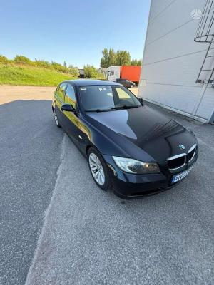 Black BMW 320 2005 in Vilnius, with an engine capacity of 0.00 L and mileage of 290 thousand km for 3100 €, photo 5 on AUTOMOTO.COM.LV