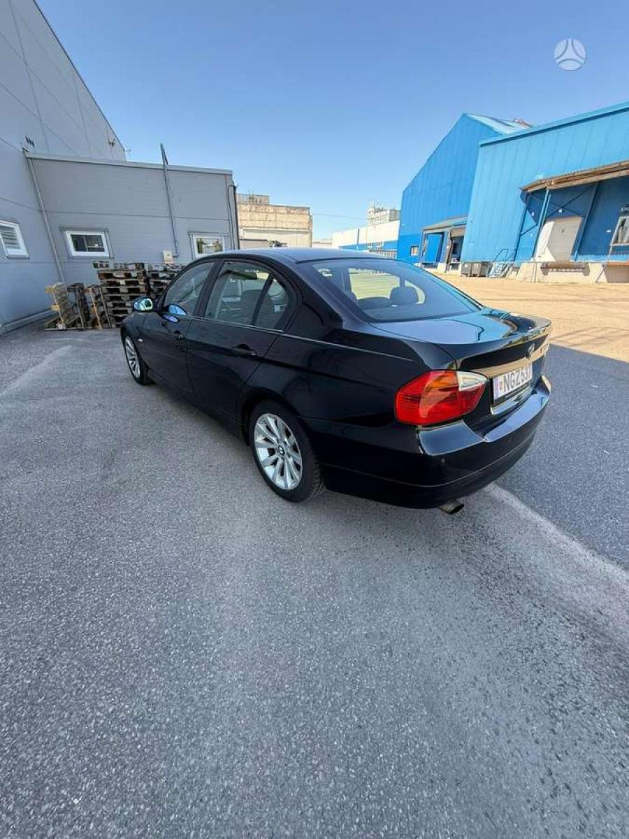 Black BMW 320 2005 in Vilnius, with an engine capacity of 0.00 L and mileage of 290 thousand km for 3100 €, photo 6 on AUTOMOTO.COM.LV