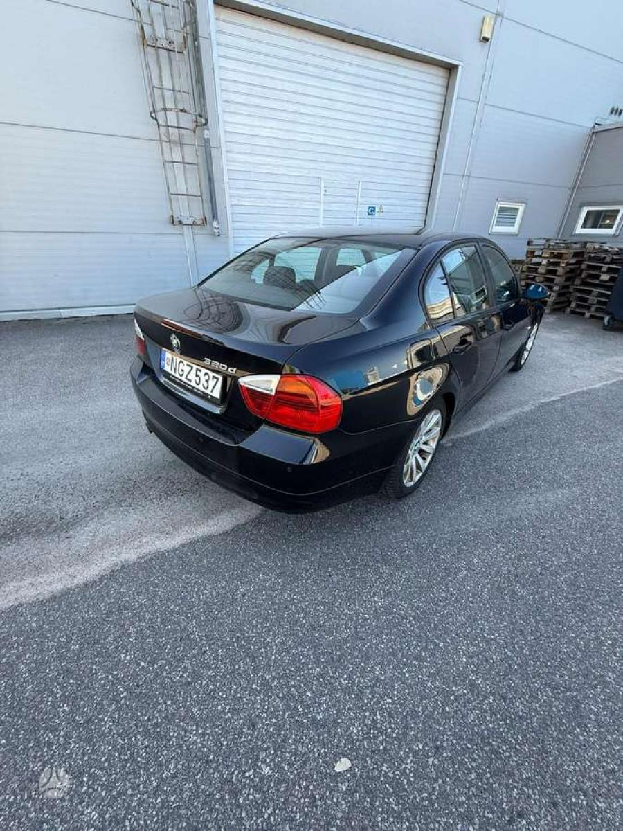 Black BMW 320 2005 in Vilnius, with an engine capacity of 0.00 L and mileage of 290 thousand km for 3100 €, photo 7 on AUTOMOTO.COM.LV
