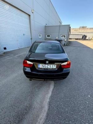 Black BMW 320 2005 in Vilnius, with an engine capacity of 0.00 L and mileage of 290 thousand km for 3100 €, photo 8 on AUTOMOTO.COM.LV