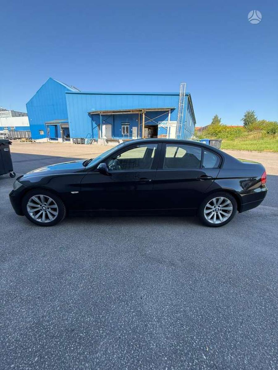 Black BMW 320 2005 in Vilnius, with an engine capacity of 0.00 L and mileage of 290 thousand km for 3100 €, photo 9 on AUTOMOTO.COM.LV