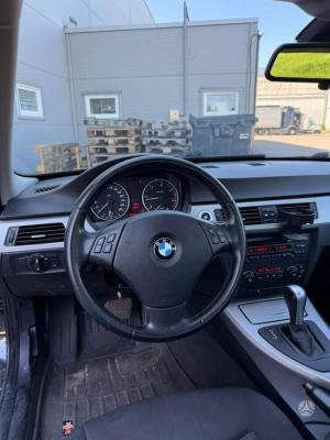 Black BMW 320 2005 in Vilnius, with an engine capacity of 0.00 L and mileage of 290 thousand km for 3100 €, photo 12 on AUTOMOTO.COM.LV