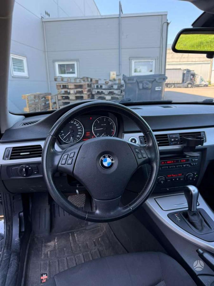 Black BMW 320 2005 in Vilnius, with an engine capacity of 0.00 L and mileage of 290 thousand km for 3100 €, photo 12 on AUTOMOTO.COM.LV