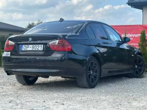 Black BMW 320 2005 in Jelgava, with an engine capacity of 2.00 L and mileage of 350 thousand km for 2990 €, photo 5 on AUTOMOTO.COM.LV